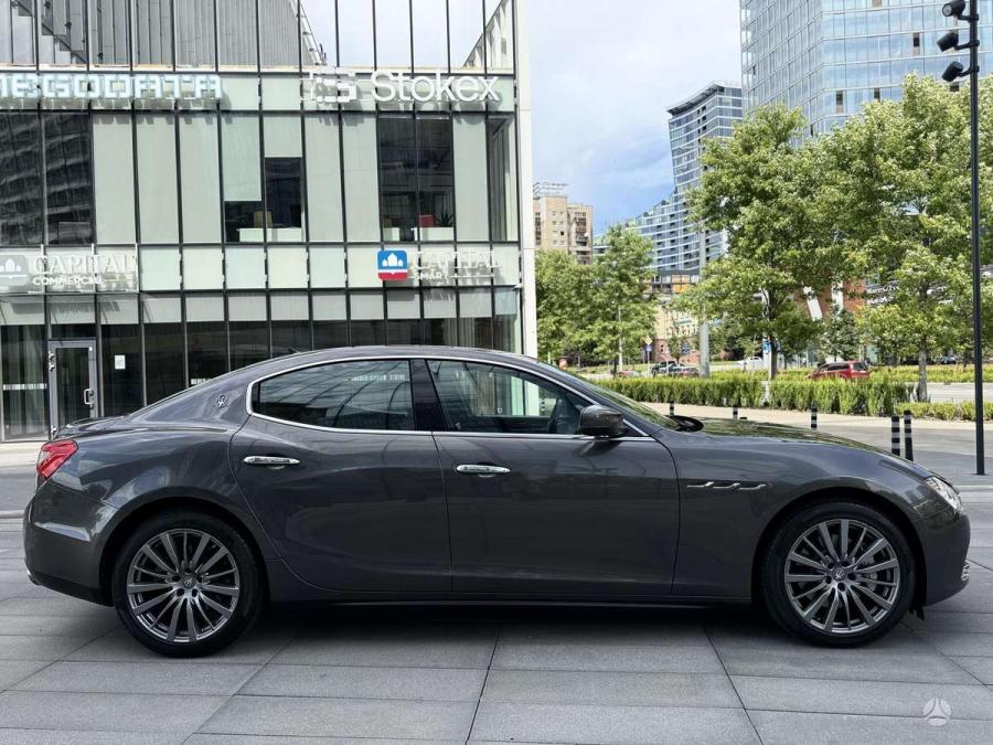 Grey Maserati Ghibli 2017 in Vilnius, with an engine capacity of 2.98 L and mileage of 63 thousand km for 20500 €, photo 5 on AUTOMOTO.COM.LV