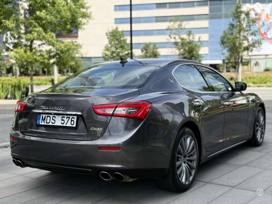 Grey Maserati Ghibli 2017 in Vilnius, with an engine capacity of 2.98 L and mileage of 63 thousand km for 20500 €, photo 8 on AUTOMOTO.COM.LV