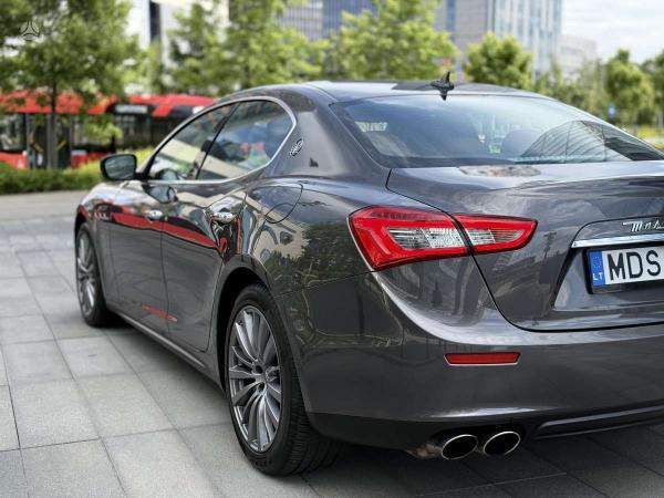 Grey Maserati Ghibli 2017 in Vilnius, with an engine capacity of 2.98 L and mileage of 63 thousand km for 20500 €, photo 10 on AUTOMOTO.COM.LV