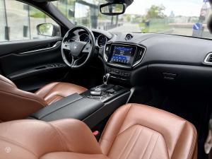 Grey Maserati Ghibli 2017 in Vilnius, with an engine capacity of 2.98 L and mileage of 63 thousand km for 20500 €, photo 13 on AUTOMOTO.COM.LV