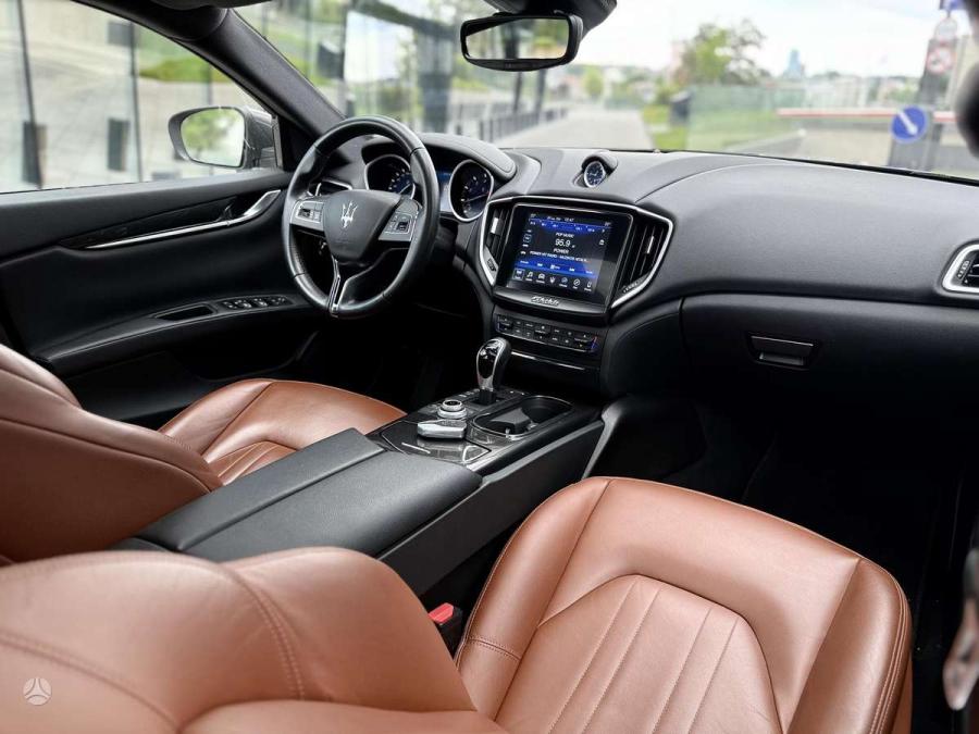 Grey Maserati Ghibli 2017 in Vilnius, with an engine capacity of 2.98 L and mileage of 63 thousand km for 20500 €, photo 13 on AUTOMOTO.COM.LV