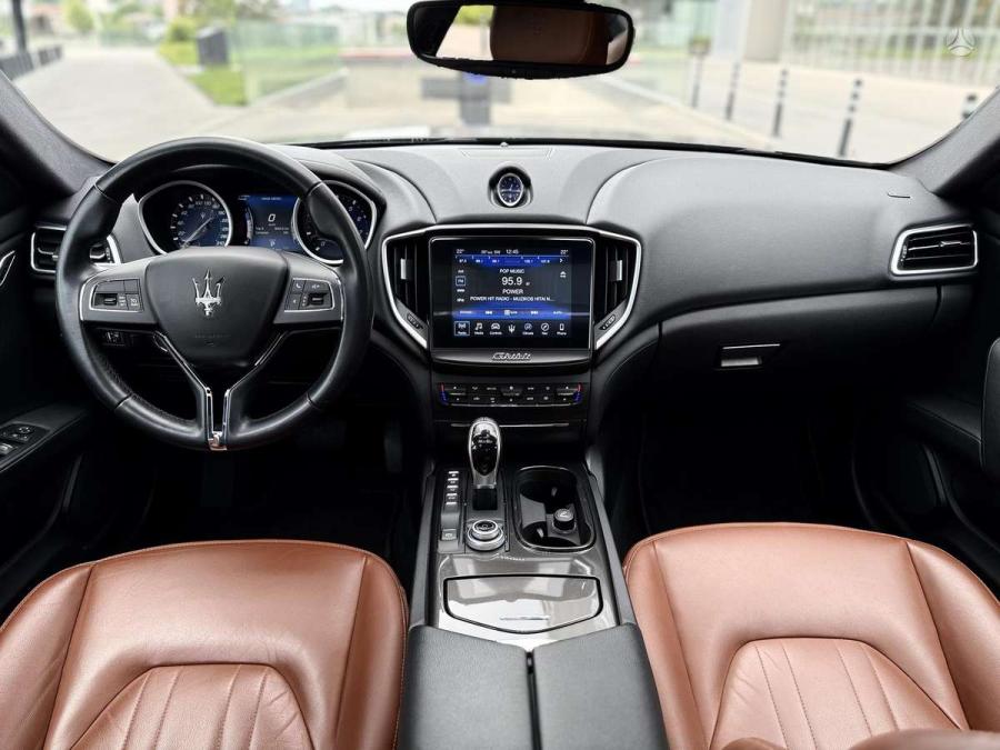 Grey Maserati Ghibli 2017 in Vilnius, with an engine capacity of 2.98 L and mileage of 63 thousand km for 20500 €, photo 14 on AUTOMOTO.COM.LV
