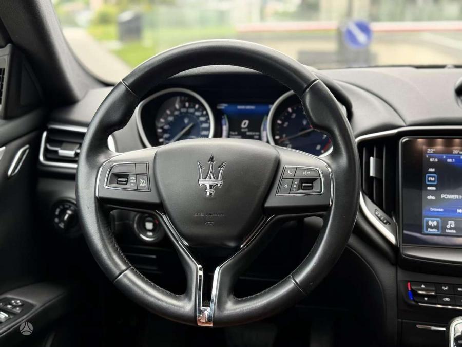 Grey Maserati Ghibli 2017 in Vilnius, with an engine capacity of 2.98 L and mileage of 63 thousand km for 20500 €, photo 15 on AUTOMOTO.COM.LV