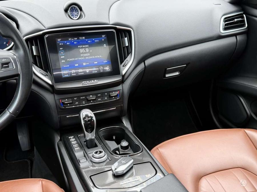 Grey Maserati Ghibli 2017 in Vilnius, with an engine capacity of 2.98 L and mileage of 63 thousand km for 20500 €, photo 16 on AUTOMOTO.COM.LV