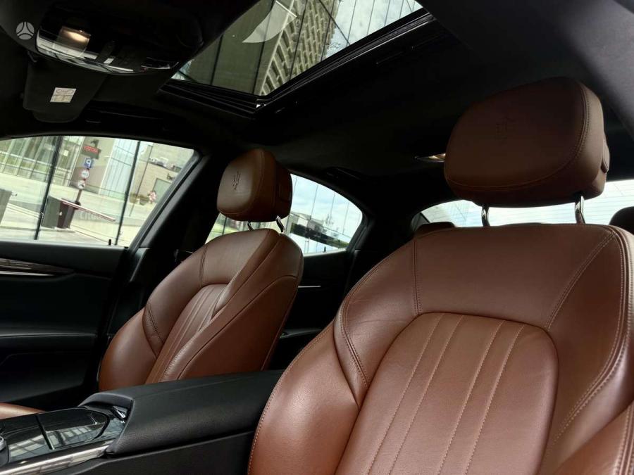 Grey Maserati Ghibli 2017 in Vilnius, with an engine capacity of 2.98 L and mileage of 63 thousand km for 20500 €, photo 18 on AUTOMOTO.COM.LV