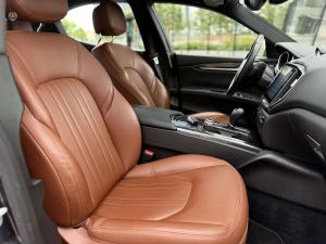 Grey Maserati Ghibli 2017 in Vilnius, with an engine capacity of 2.98 L and mileage of 63 thousand km for 20500 €, photo 19 on AUTOMOTO.COM.LV