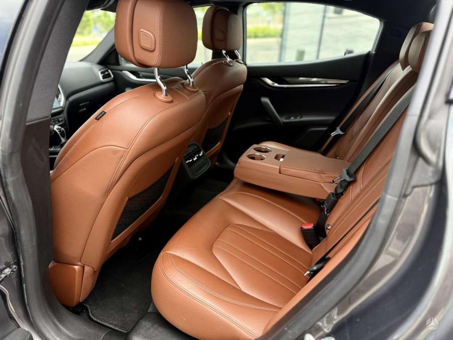 Grey Maserati Ghibli 2017 in Vilnius, with an engine capacity of 2.98 L and mileage of 63 thousand km for 20500 €, photo 23 on AUTOMOTO.COM.LV