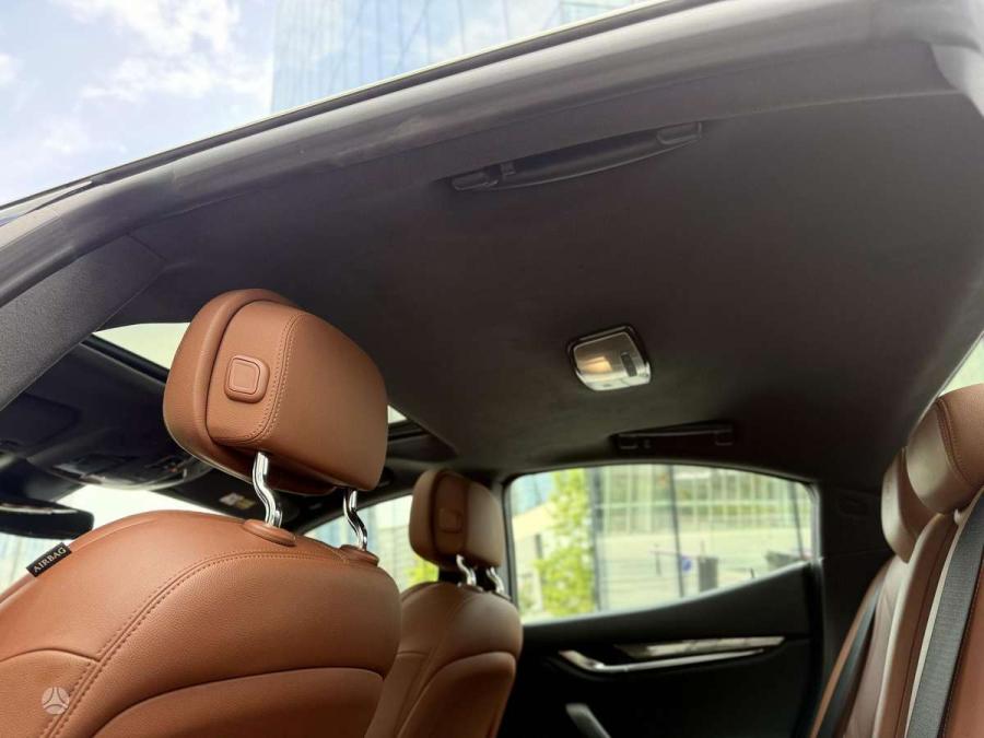 Grey Maserati Ghibli 2017 in Vilnius, with an engine capacity of 2.98 L and mileage of 63 thousand km for 20500 €, photo 25 on AUTOMOTO.COM.LV