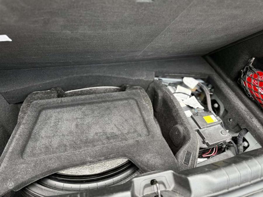 Grey Maserati Ghibli 2017 in Vilnius, with an engine capacity of 2.98 L and mileage of 63 thousand km for 20500 €, photo 27 on AUTOMOTO.COM.LV