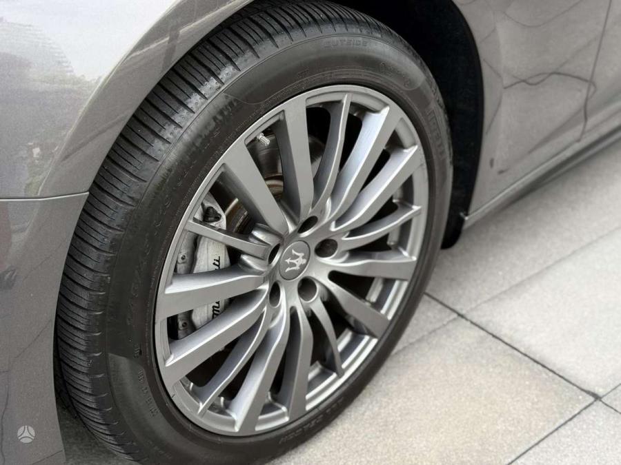Grey Maserati Ghibli 2017 in Vilnius, with an engine capacity of 2.98 L and mileage of 63 thousand km for 20500 €, photo 31 on AUTOMOTO.COM.LV
