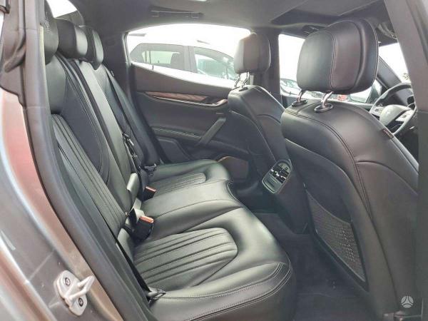 Grey Maserati Ghibli 2018 in Telschi, with an engine capacity of 2.98 L and mileage of 96 thousand km for 16500 €, photo 10 on AUTOMOTO.COM.LV
