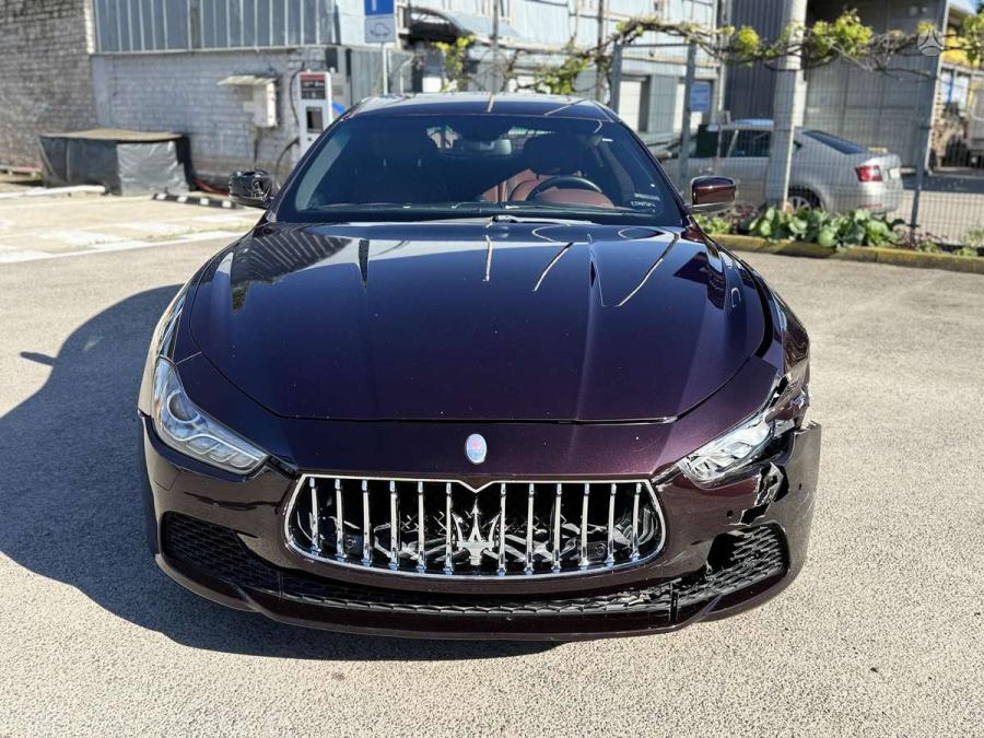 Red Maserati Ghibli 2015 in Siauliai, with an engine capacity of 2.98 L and mileage of 152 thousand km for 6499 €, photo 4 on AUTOMOTO.COM.LV