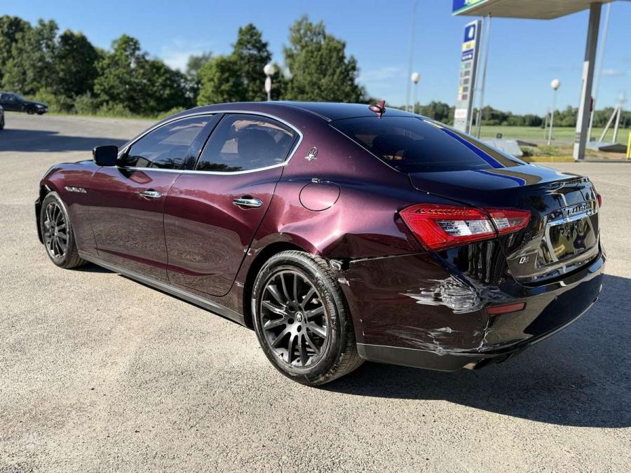 Red Maserati Ghibli 2015 in Siauliai, with an engine capacity of 2.98 L and mileage of 152 thousand km for 6499 €, photo 6 on AUTOMOTO.COM.LV