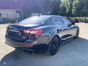 Red Maserati Ghibli 2015 in Siauliai, with an engine capacity of 2.98 L and mileage of 152 thousand km for 6499 €, photo 8 on AUTOMOTO.COM.LV