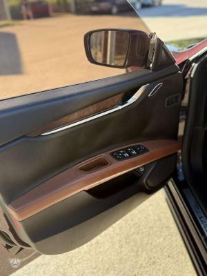 Red Maserati Ghibli 2015 in Siauliai, with an engine capacity of 2.98 L and mileage of 152 thousand km for 6499 €, photo 12 on AUTOMOTO.COM.LV