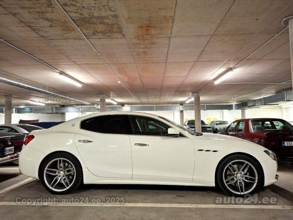Balts Maserati Ghibli 2014 Tallina, ar dzinēja tilpumu 3.00 L un nobraukumu 35 tūkst. km par 36000 €, foto 4 vietnē AUTOMOTO.COM.LV