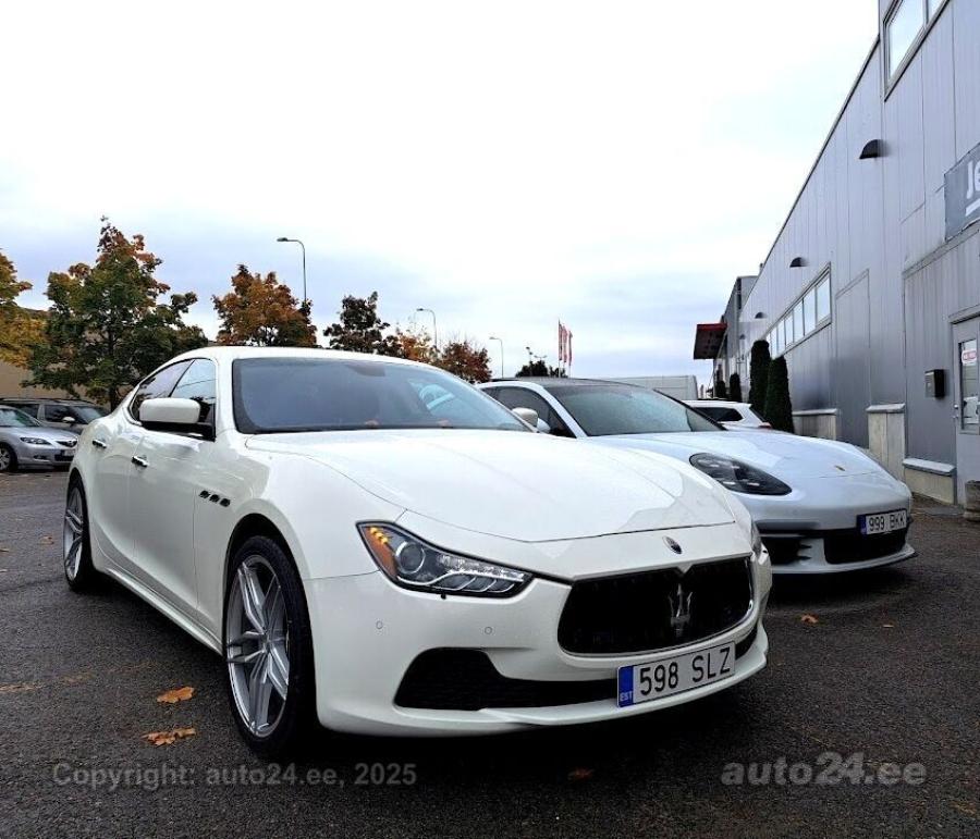 White Maserati Ghibli 2014 in Tallinn, with an engine capacity of 3.00 L and mileage of 35 thousand km for 36000 €, photo 6 on AUTOMOTO.COM.LV