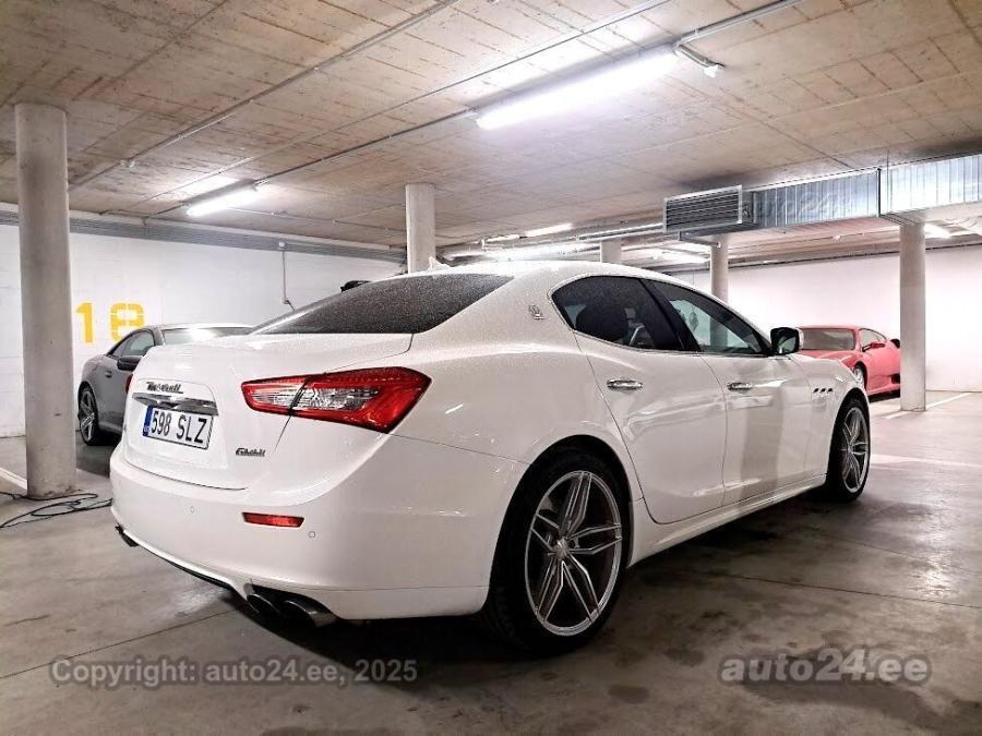 White Maserati Ghibli 2014 in Tallinn, with an engine capacity of 3.00 L and mileage of 35 thousand km for 36000 €, photo 10 on AUTOMOTO.COM.LV