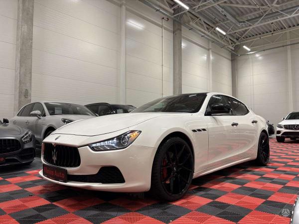 White Maserati Ghibli 2014 in Vilnius, with an engine capacity of 2.98 L and mileage of 137 thousand km for 14390 €, photo 1 on AUTOMOTO.COM.LV