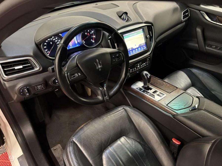 Balts Maserati Ghibli 2014 Viļņa, ar dzinēja tilpumu 2.98 L un nobraukumu 137 tūkst. km par 14390 €, foto 13 vietnē AUTOMOTO.COM.LV