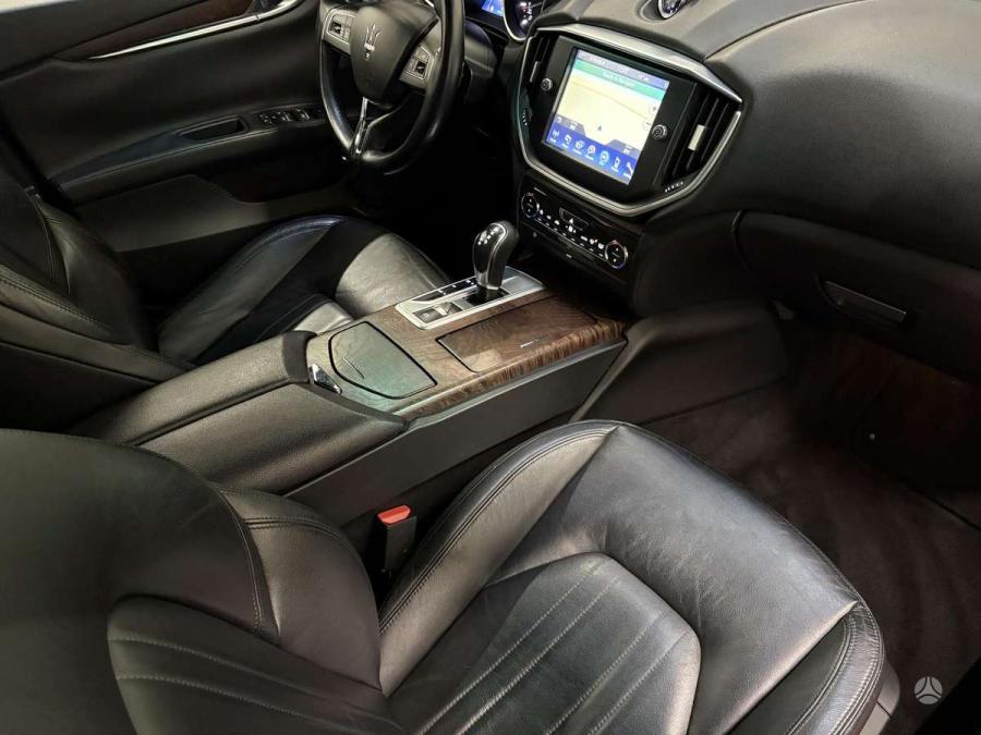 Balts Maserati Ghibli 2014 Viļņa, ar dzinēja tilpumu 2.98 L un nobraukumu 137 tūkst. km par 14390 €, foto 17 vietnē AUTOMOTO.COM.LV