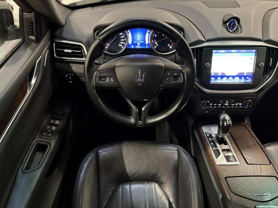 Balts Maserati Ghibli 2014 Viļņa, ar dzinēja tilpumu 2.98 L un nobraukumu 137 tūkst. km par 14390 €, foto 20 vietnē AUTOMOTO.COM.LV