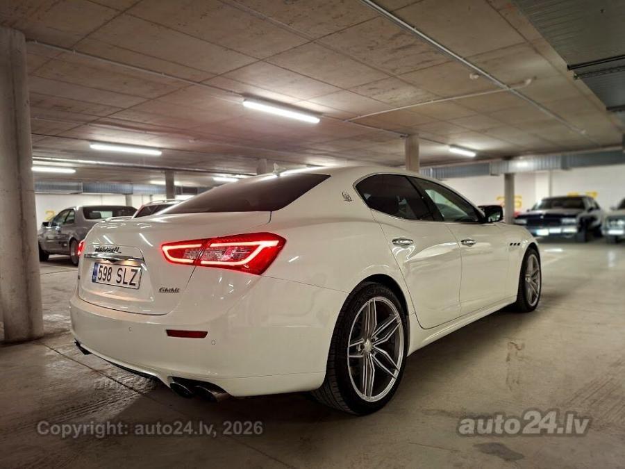 White Maserati Ghibli 2014 in Tallinn, with an engine capacity of 3.00 L and mileage of 35 thousand km for 31900 €, photo 7 on AUTOMOTO.COM.LV