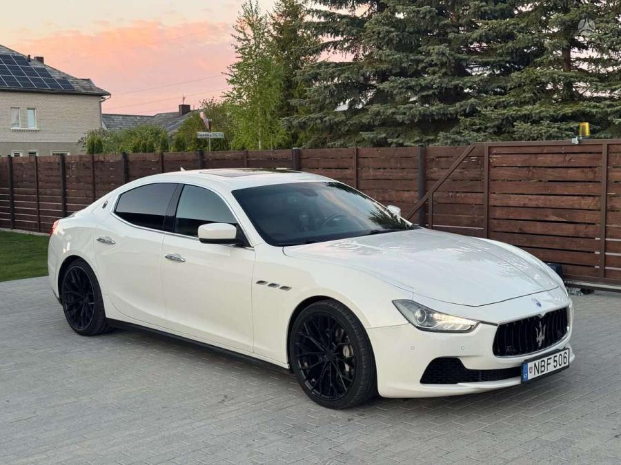 Balts Maserati Ghibli 2014 Mažeikiai, ar dzinēja tilpumu 2.99 L un nobraukumu 196 tūkst. km par 15500 €, foto 3 vietnē AUTOMOTO.COM.LV