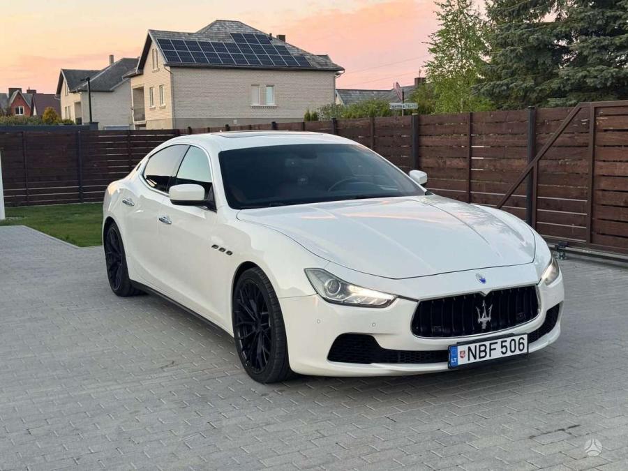 Balts Maserati Ghibli 2014 Mažeikiai, ar dzinēja tilpumu 2.99 L un nobraukumu 196 tūkst. km par 15500 €, foto 4 vietnē AUTOMOTO.COM.LV