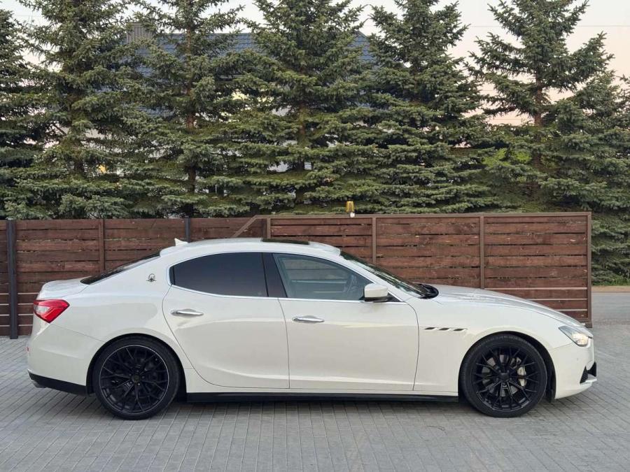 Balts Maserati Ghibli 2014 Mažeikiai, ar dzinēja tilpumu 2.99 L un nobraukumu 196 tūkst. km par 15500 €, foto 5 vietnē AUTOMOTO.COM.LV