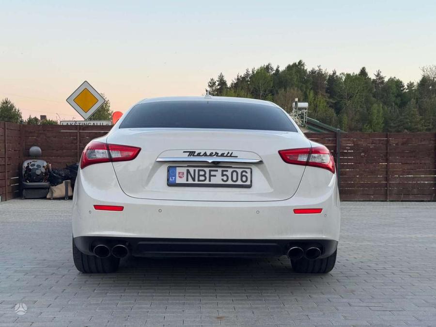 Balts Maserati Ghibli 2014 Mažeikiai, ar dzinēja tilpumu 2.99 L un nobraukumu 196 tūkst. km par 15500 €, foto 7 vietnē AUTOMOTO.COM.LV