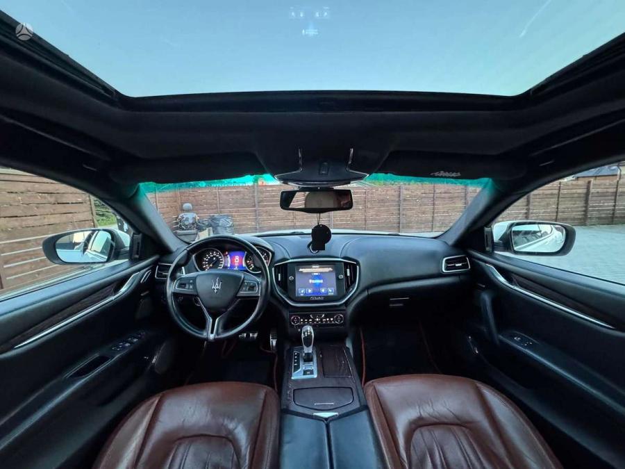 Balts Maserati Ghibli 2014 Mažeikiai, ar dzinēja tilpumu 2.99 L un nobraukumu 196 tūkst. km par 15500 €, foto 10 vietnē AUTOMOTO.COM.LV