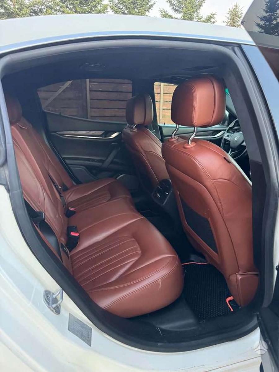 Balts Maserati Ghibli 2014 Mažeikiai, ar dzinēja tilpumu 2.99 L un nobraukumu 196 tūkst. km par 15500 €, foto 13 vietnē AUTOMOTO.COM.LV