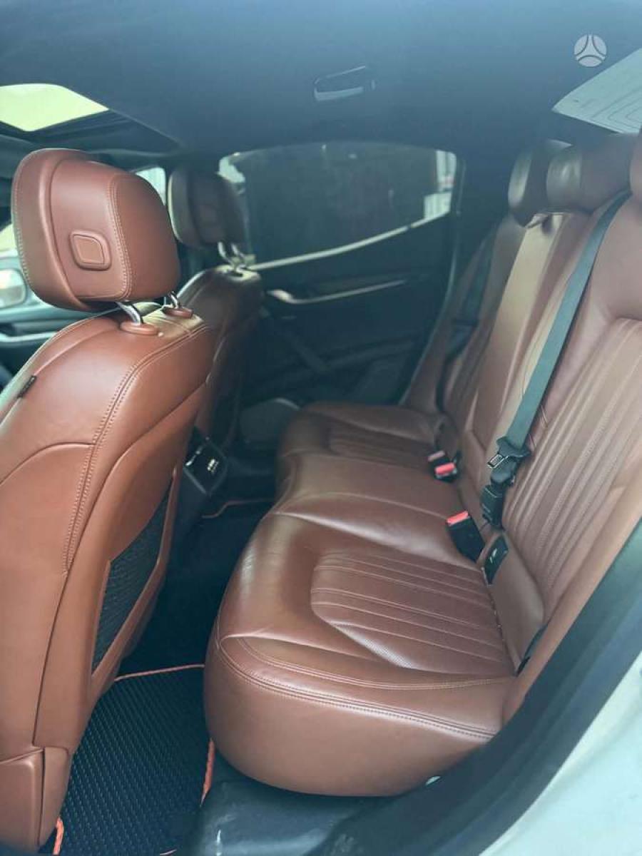 Balts Maserati Ghibli 2014 Mažeikiai, ar dzinēja tilpumu 2.99 L un nobraukumu 196 tūkst. km par 15500 €, foto 14 vietnē AUTOMOTO.COM.LV