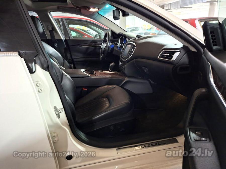 Balts Maserati Ghibli 2014 Tallina, ar dzinēja tilpumu 3.00 L un nobraukumu 35 tūkst. km par 29900 €, foto 11 vietnē AUTOMOTO.COM.LV