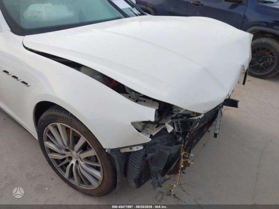 White Maserati Ghibli 2016 in Panevezys, with an engine capacity of 2.98 L and mileage of 114 thousand km for 7100 €, photo 8 on AUTOMOTO.COM.LV