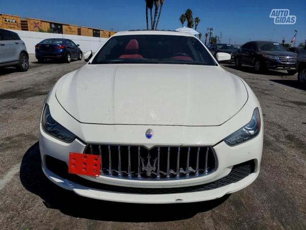 White Maserati Ghibli 2017 in Klaipeda, with an engine capacity of 3.00 L and mileage of 51 thousand km for 15000 €, photo 3 on AUTOMOTO.COM.LV