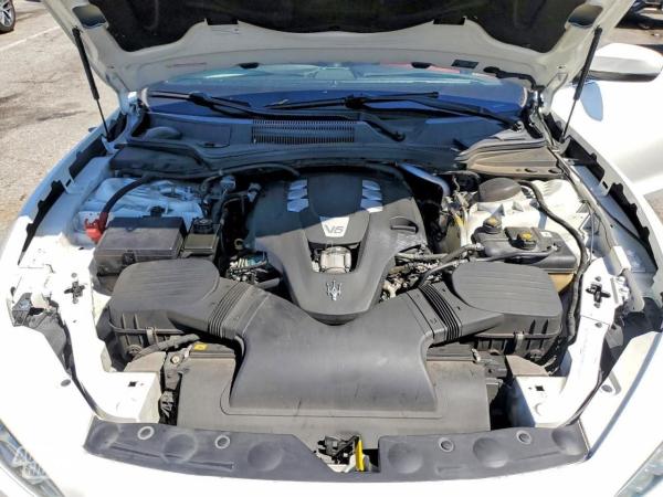 White Maserati Ghibli 2017 in Klaipeda, with an engine capacity of 3.00 L and mileage of 51 thousand km for 15000 €, photo 7 on AUTOMOTO.COM.LV