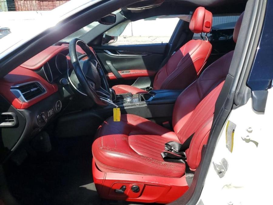 Balts Maserati Ghibli 2017 Klaipėda, ar dzinēja tilpumu 3.00 L un nobraukumu 51 tūkst. km par 15000 €, foto 9 vietnē AUTOMOTO.COM.LV