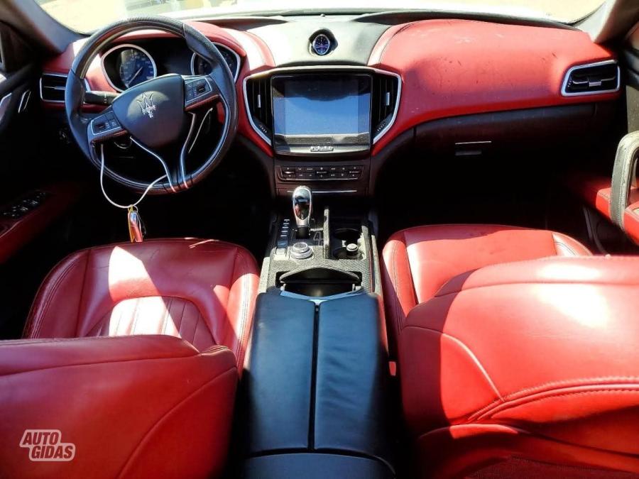 Balts Maserati Ghibli 2017 Klaipėda, ar dzinēja tilpumu 3.00 L un nobraukumu 51 tūkst. km par 15000 €, foto 10 vietnē AUTOMOTO.COM.LV