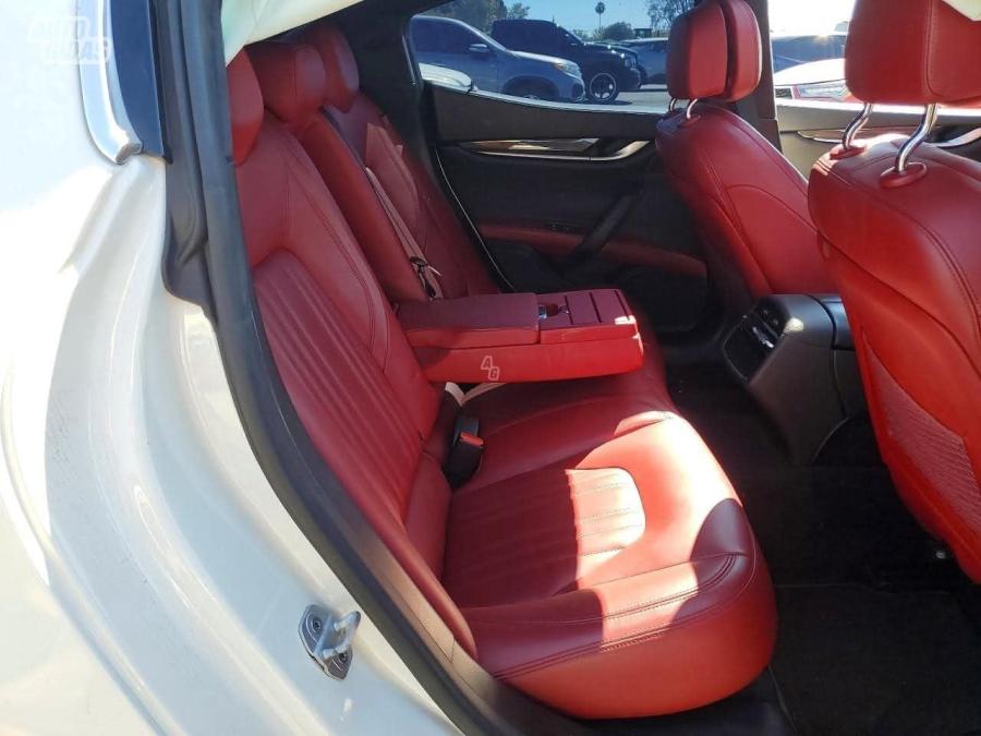 Balts Maserati Ghibli 2017 Klaipėda, ar dzinēja tilpumu 3.00 L un nobraukumu 51 tūkst. km par 15000 €, foto 11 vietnē AUTOMOTO.COM.LV