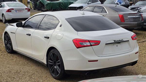 Balts Maserati Ghibli 2017 Šauļi, ar dzinēja tilpumu 2.98 L un nobraukumu 153 tūkst. km par 6990 €, foto 9 vietnē AUTOMOTO.COM.LV