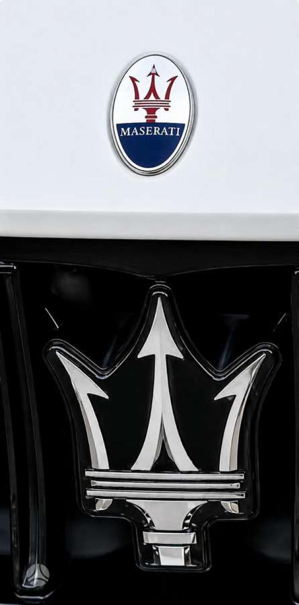 White Maserati Ghibli 2019 in Vilnius, with an engine capacity of 2.98 L and mileage of 115 thousand km for 19999 €, photo 7 on AUTOMOTO.COM.LV