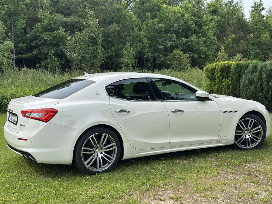 Balts Maserati Ghibli 2019 Viļņa, ar dzinēja tilpumu 2.98 L un nobraukumu 101 tūkst. km par 31200 €, foto 4 vietnē AUTOMOTO.COM.LV