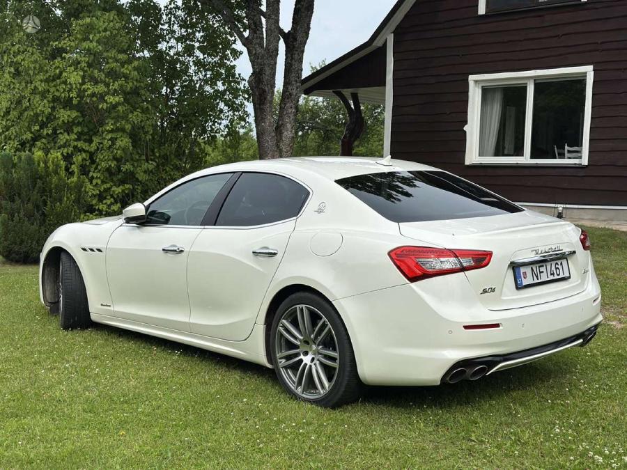 Balts Maserati Ghibli 2019 Viļņa, ar dzinēja tilpumu 2.98 L un nobraukumu 101 tūkst. km par 31200 €, foto 10 vietnē AUTOMOTO.COM.LV