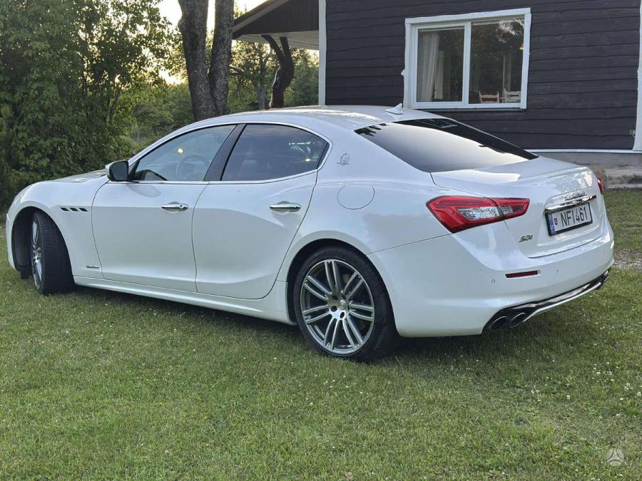 Balts Maserati Ghibli 2019 Viļņa, ar dzinēja tilpumu 2.98 L un nobraukumu 101 tūkst. km par 31200 €, foto 18 vietnē AUTOMOTO.COM.LV