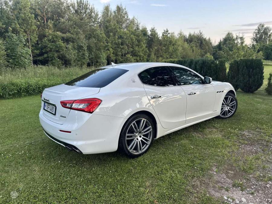 Balts Maserati Ghibli 2019 Viļņa, ar dzinēja tilpumu 2.98 L un nobraukumu 101 tūkst. km par 31200 €, foto 19 vietnē AUTOMOTO.COM.LV