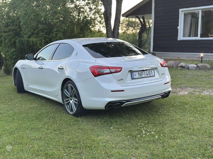 Balts Maserati Ghibli 2019 Viļņa, ar dzinēja tilpumu 2.98 L un nobraukumu 101 tūkst. km par 31200 €, foto 22 vietnē AUTOMOTO.COM.LV