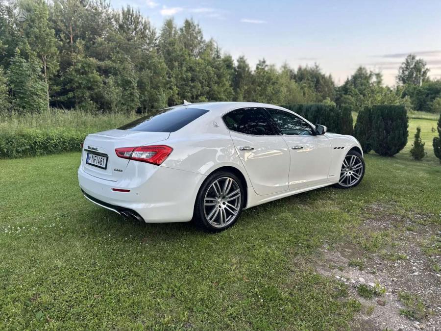 Balts Maserati Ghibli 2019 Viļņa, ar dzinēja tilpumu 2.98 L un nobraukumu 101 tūkst. km par 31200 €, foto 23 vietnē AUTOMOTO.COM.LV