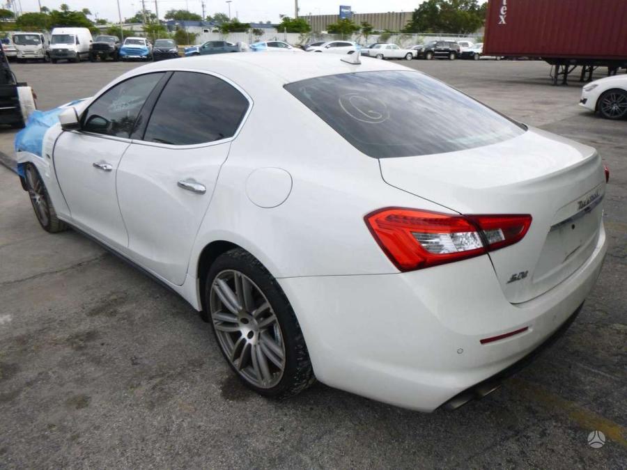 White Maserati Ghibli 2020 in Vilnius, with an engine capacity of 2.98 L and mileage of 96 thousand km for 7450 €, photo 7 on AUTOMOTO.COM.LV